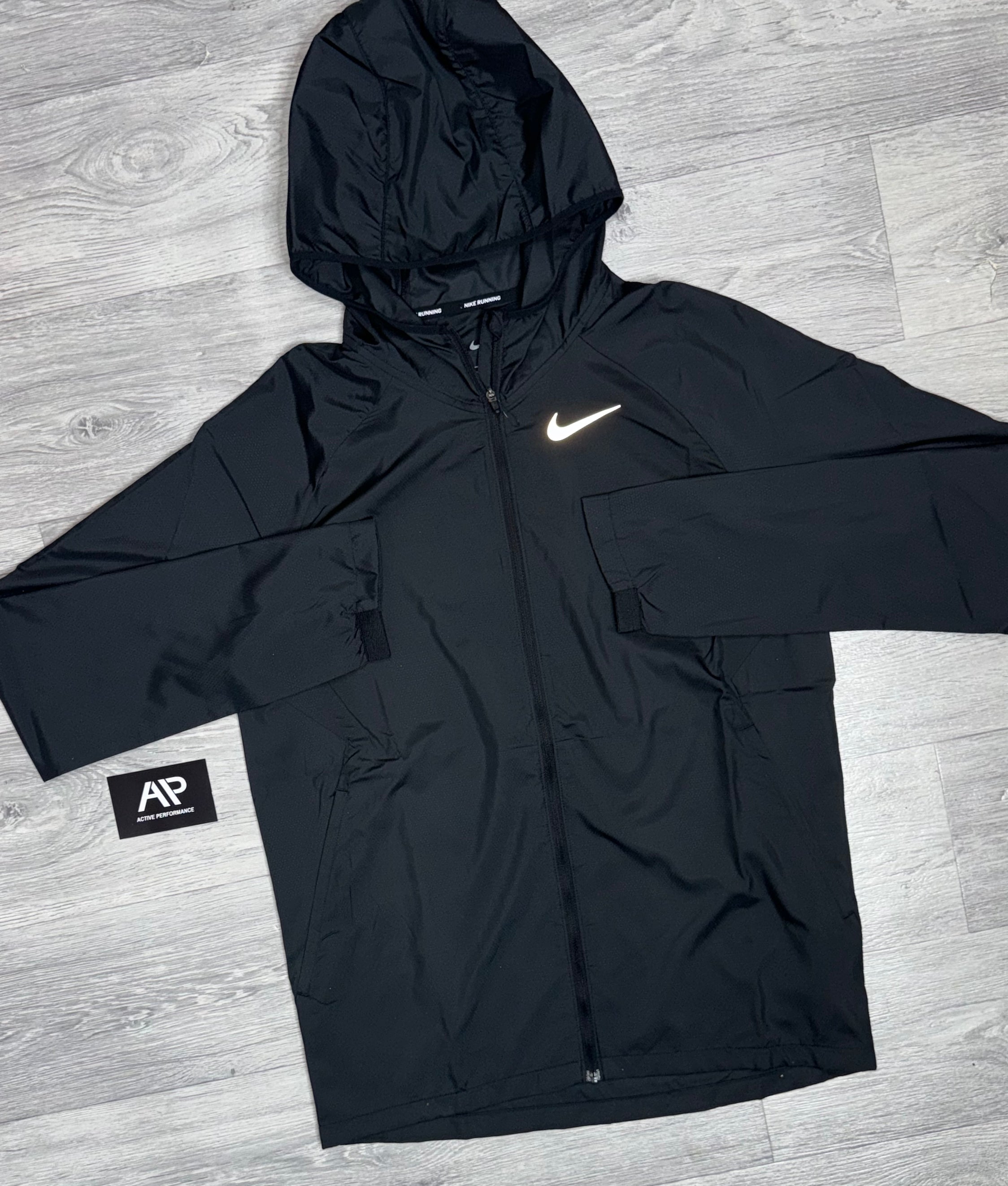 Nike Windrunner Black – Active Performance